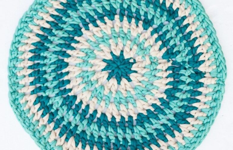 How To Crochet Rugs With Round Yarn - The World Crochet